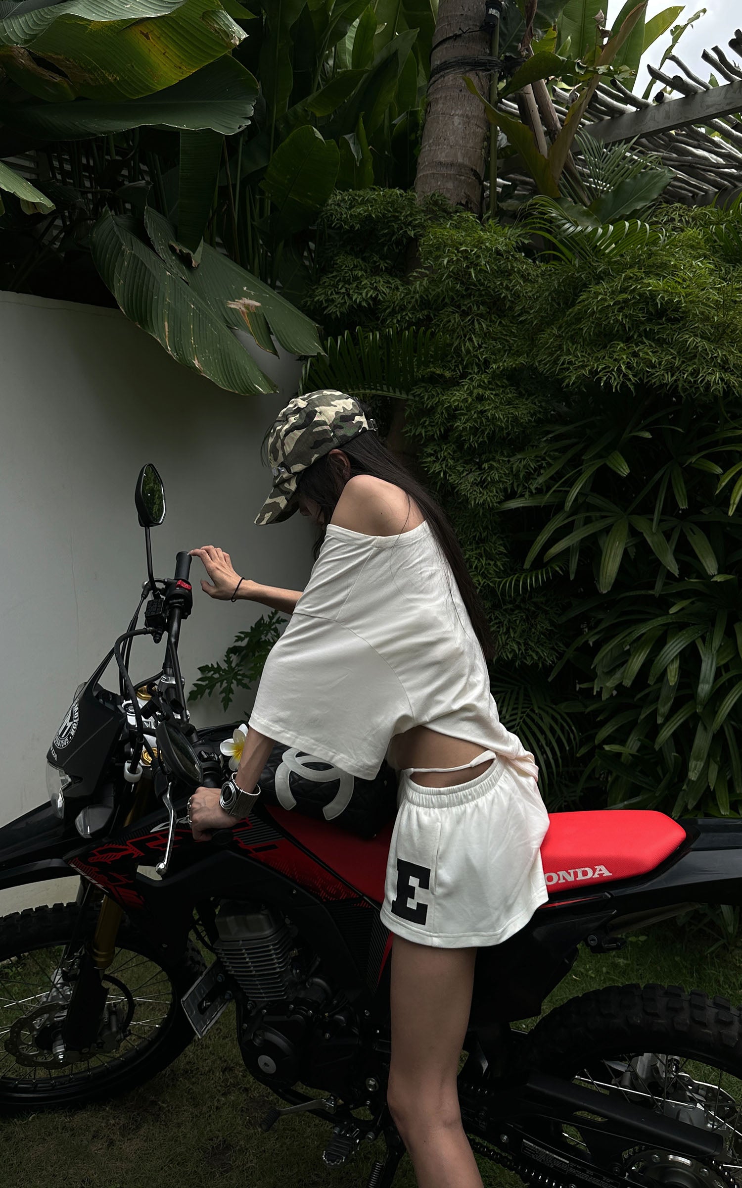 WARDEN EDGE Off-Shoulder Relaxed Fit Pocket Tee – PINKPARKS