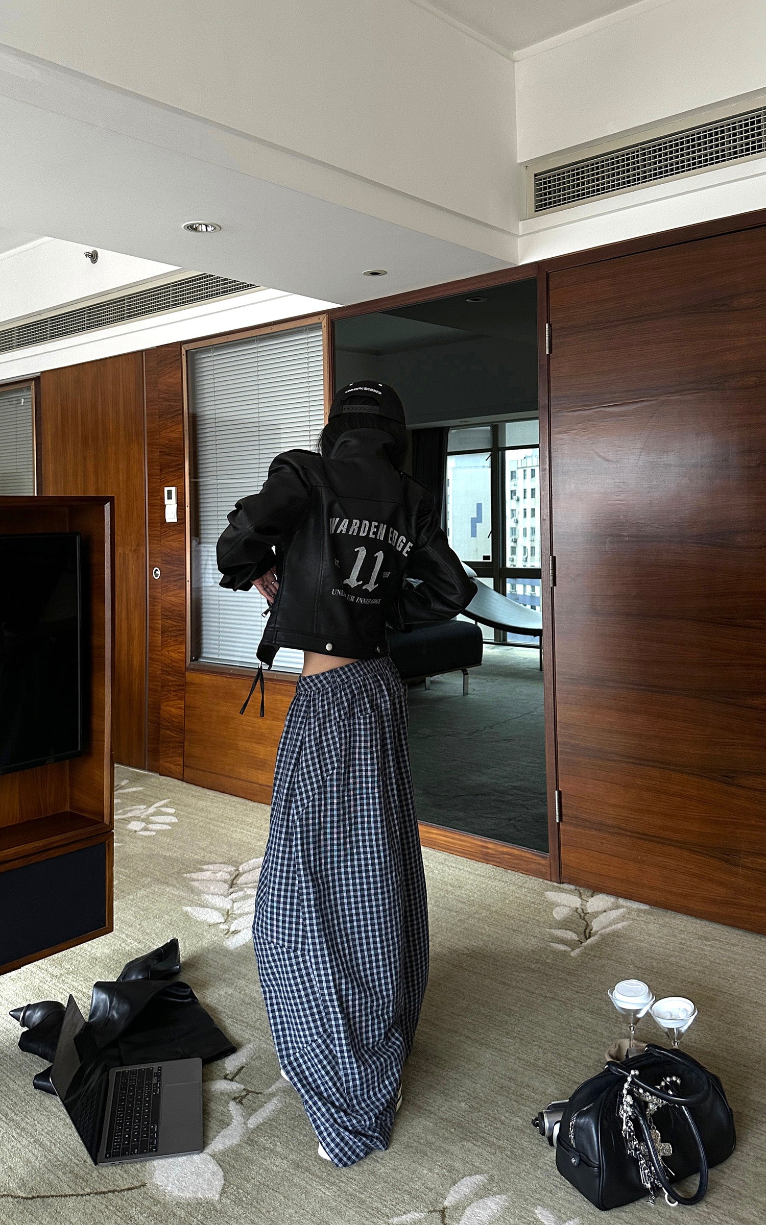 WARDEN EDGE Cropped Leather Jacket with Zipper Detail – PINKPARKS